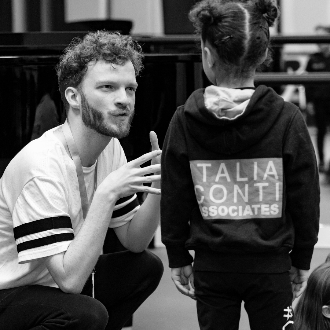ASSOCIATES | ITALIA CONTI